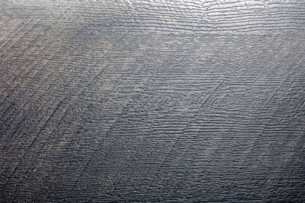 5 opções de pisos vinílicos com textura para complementar a decoração ...